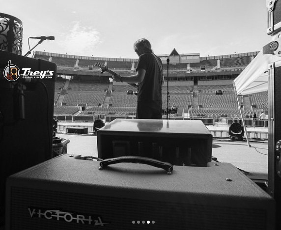 Trey's Guitar Rig – Trey Anastasio's Guitar Equipment, tour-by-tour.